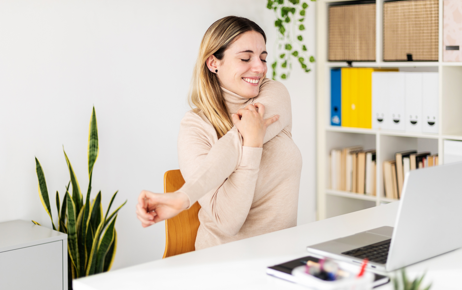 Desk Exercises: 6 Easy Ways to Stay Active at Work | Red Mountain ...